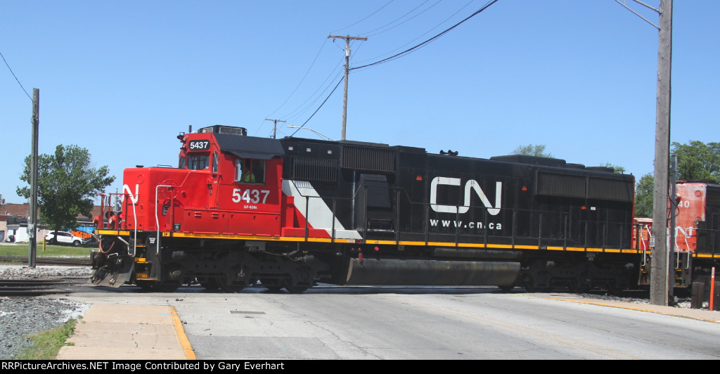 CN 5437 - First of 7 in the lashup